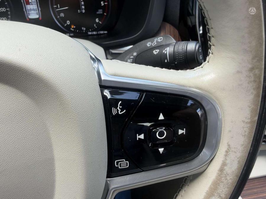 Brūns Volvo XC60 2017 Panevēža, ar dzinēja tilpumu 1.97 L un nobraukumu 274 tūkst. km par 17999 €, foto 35 vietnē AUTOMOTO.COM.LV