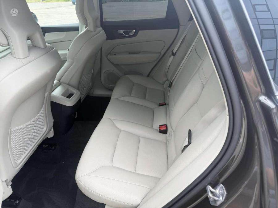 Brūns Volvo XC60 2017 Panevēža, ar dzinēja tilpumu 1.97 L un nobraukumu 274 tūkst. km par 17999 €, foto 41 vietnē AUTOMOTO.COM.LV