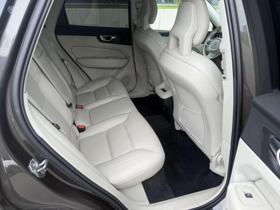 Brūns Volvo XC60 2017 Panevēža, ar dzinēja tilpumu 1.97 L un nobraukumu 274 tūkst. km par 17999 €, foto 42 vietnē AUTOMOTO.COM.LV