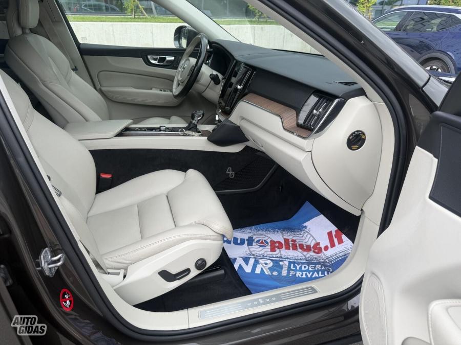Brūns Volvo XC60 2017 Panevēža, ar dzinēja tilpumu 2.00 L un nobraukumu 274 tūkst. km par 17999 €, foto 18 vietnē AUTOMOTO.COM.LV