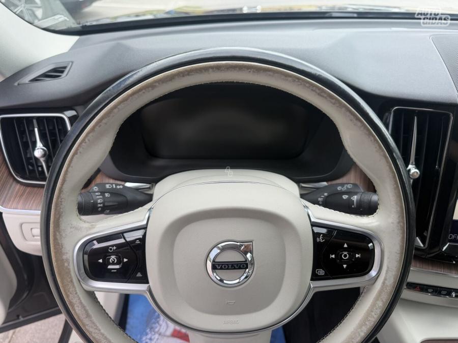 Brūns Volvo XC60 2017 Panevēža, ar dzinēja tilpumu 2.00 L un nobraukumu 274 tūkst. km par 17999 €, foto 28 vietnē AUTOMOTO.COM.LV