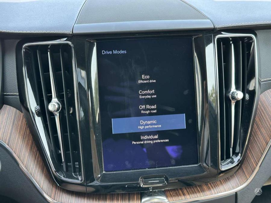 Brūns Volvo XC60 2017 Kauņa, ar dzinēja tilpumu 1.97 L un nobraukumu 299 tūkst. km par 18950 €, foto 19 vietnē AUTOMOTO.COM.LV