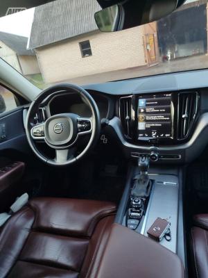 Brown Volvo XC60 2017 in Vilnius, with an engine capacity of 2.00 L and mileage of 360 thousand km for 16500 €, photo 8 on AUTOMOTO.COM.LV
