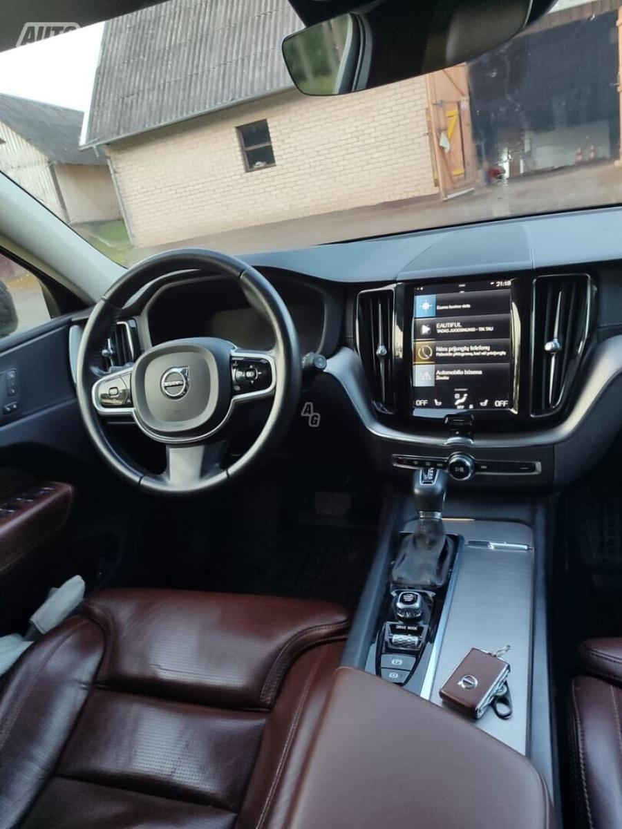 Brown Volvo XC60 2017 in Vilnius, with an engine capacity of 2.00 L and mileage of 360 thousand km for 16500 €, photo 8 on AUTOMOTO.COM.LV