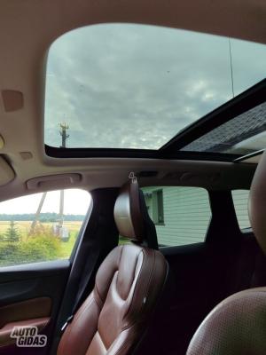 Brown Volvo XC60 2017 in Vilnius, with an engine capacity of 2.00 L and mileage of 360 thousand km for 16500 €, photo 9 on AUTOMOTO.COM.LV