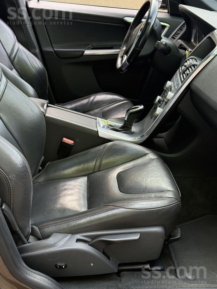 Brūns Volvo XC60 2017 Rīga, ar dzinēja tilpumu 2.00 L un nobraukumu 0 tūkst. km par 9900 €, foto 11 vietnē AUTOMOTO.COM.LV