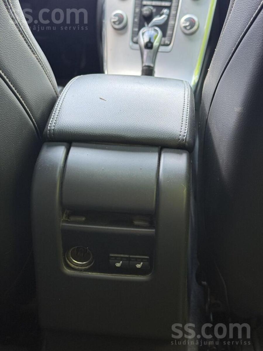 Brown Volvo XC60 2017 in Riga, with an engine capacity of 2.00 L and mileage of 0 thousand km for 9900 €, photo 15 on AUTOMOTO.COM.LV