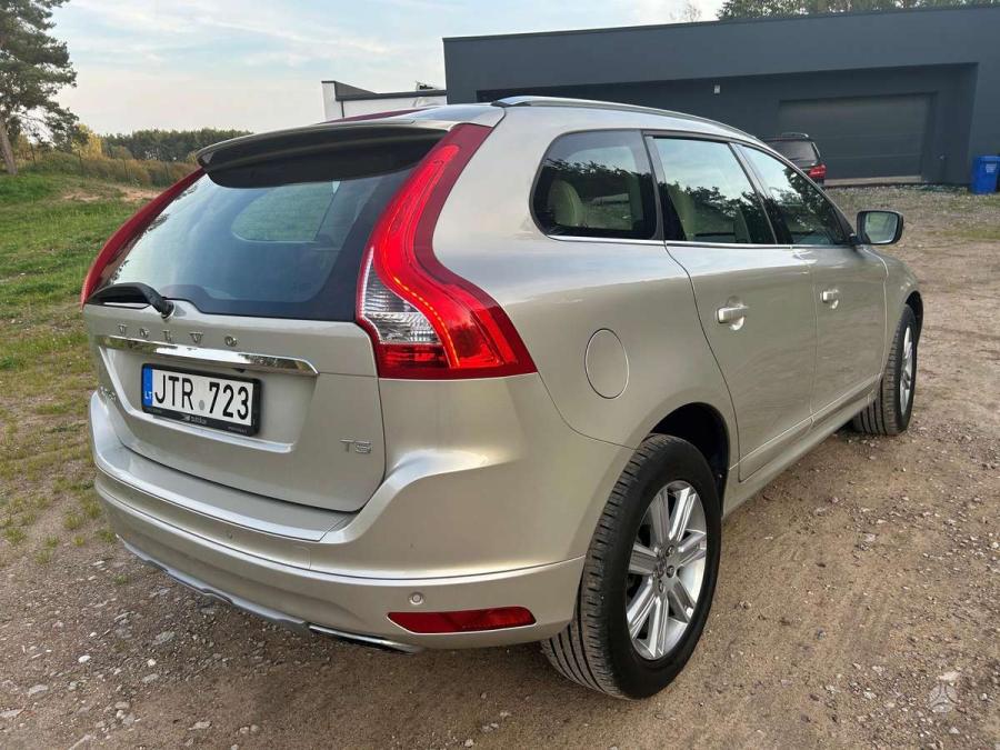 Brown Volvo XC60 2017 in Vilnius, with an engine capacity of 1.97 L and mileage of 81 thousand km for 19499 €, photo 4 on AUTOMOTO.COM.LV