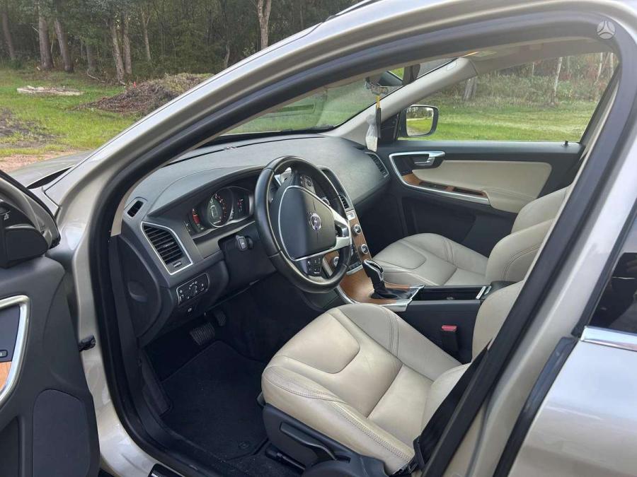 Brown Volvo XC60 2017 in Vilnius, with an engine capacity of 1.97 L and mileage of 81 thousand km for 19499 €, photo 6 on AUTOMOTO.COM.LV