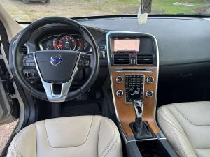 Brown Volvo XC60 2017 in Vilnius, with an engine capacity of 1.97 L and mileage of 81 thousand km for 19499 €, photo 8 on AUTOMOTO.COM.LV