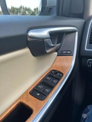 Brown Volvo XC60 2017 in Vilnius, with an engine capacity of 1.97 L and mileage of 81 thousand km for 19499 €, photo 13 on AUTOMOTO.COM.LV