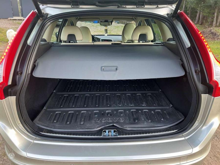 Brown Volvo XC60 2017 in Vilnius, with an engine capacity of 1.97 L and mileage of 81 thousand km for 19499 €, photo 14 on AUTOMOTO.COM.LV
