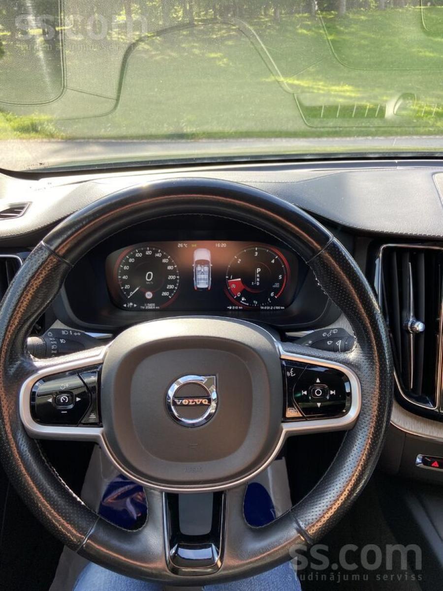 Brown Volvo XC60 2018 in Aluksne, with an engine capacity of 2.00 L and mileage of 119 thousand km for 25500 €, photo 6 on AUTOMOTO.COM.LV