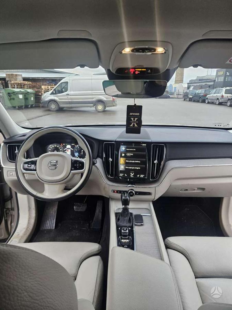 Brown Volvo XC60 2019 in Plunge, with an engine capacity of 1.97 L and mileage of 123 thousand km for 17000 €, photo 1 on AUTOMOTO.COM.LV