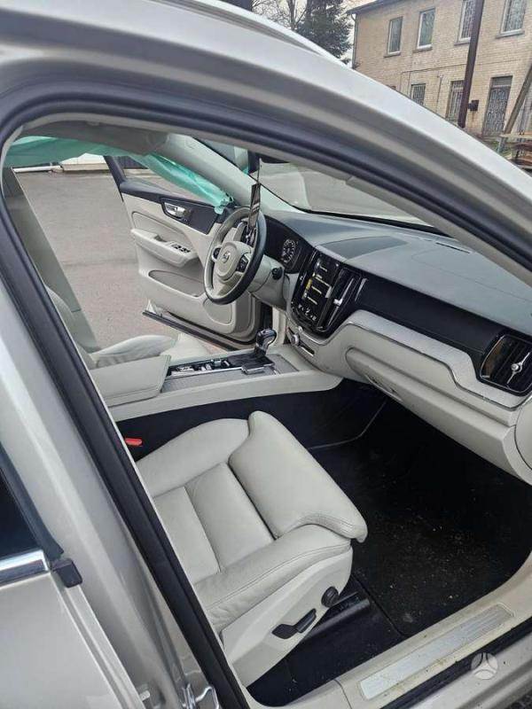 Brūns Volvo XC60 2019 Plungė, ar dzinēja tilpumu 1.97 L un nobraukumu 123 tūkst. km par 17000 €, foto 3 vietnē AUTOMOTO.COM.LV