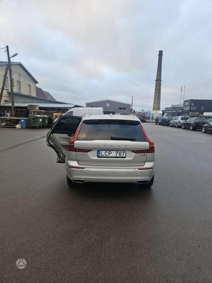 Brown Volvo XC60 2019 in Plunge, with an engine capacity of 1.97 L and mileage of 123 thousand km for 17000 €, photo 11 on AUTOMOTO.COM.LV