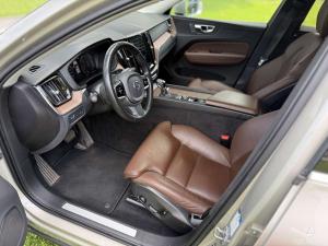 Brown Volvo XC60 2019 in Vilnius, with an engine capacity of 1.97 L and mileage of 181 thousand km for 20300 €, photo 11 on AUTOMOTO.COM.LV