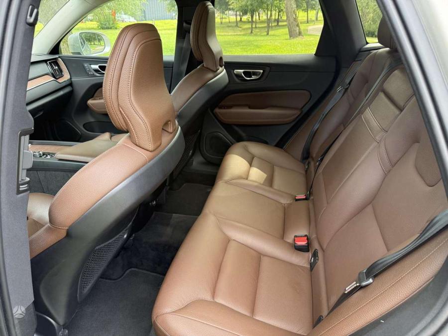Brown Volvo XC60 2019 in Vilnius, with an engine capacity of 1.97 L and mileage of 181 thousand km for 20300 €, photo 13 on AUTOMOTO.COM.LV
