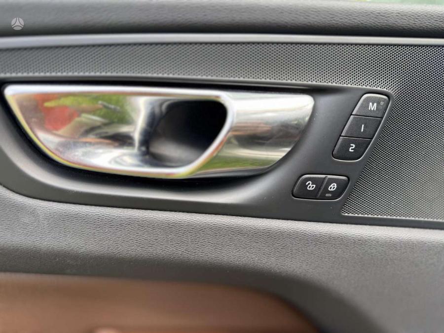 Brown Volvo XC60 2019 in Vilnius, with an engine capacity of 1.97 L and mileage of 181 thousand km for 20300 €, photo 15 on AUTOMOTO.COM.LV
