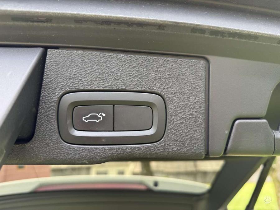 Brown Volvo XC60 2019 in Vilnius, with an engine capacity of 1.97 L and mileage of 181 thousand km for 20300 €, photo 16 on AUTOMOTO.COM.LV