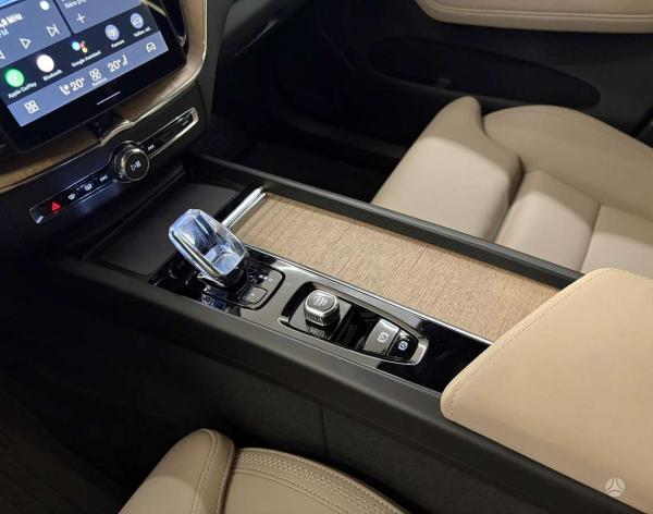 Brūns Volvo XC60 2025 Marijampole, ar dzinēja tilpumu 1.97 L un nobraukumu 21 tūkst. km par 51750 €, foto 4 vietnē AUTOMOTO.COM.LV