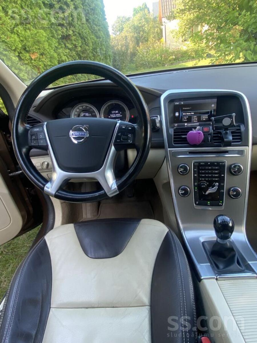 Brūns Volvo XC60 2012 Daugavpils, ar dzinēja tilpumu 2.00 L un nobraukumu 308 tūkst. km par 9500 €, foto 8 vietnē AUTOMOTO.COM.LV