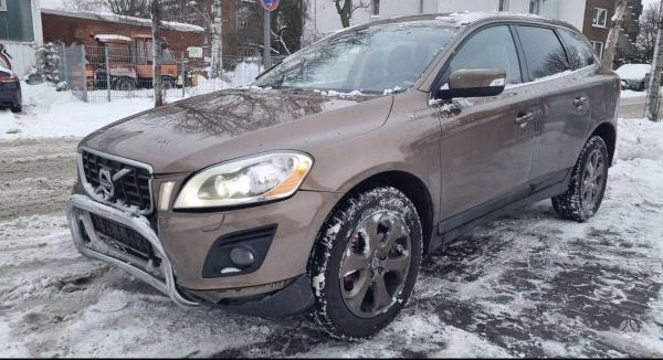Brūns Volvo XC60 2010 Marijampole, ar dzinēja tilpumu 2.40 L un nobraukumu 350 tūkst. km par 6700 €, foto 1 vietnē AUTOMOTO.COM.LV