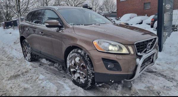 Brūns Volvo XC60 2010 Marijampole, ar dzinēja tilpumu 2.40 L un nobraukumu 350 tūkst. km par 6700 €, foto 3 vietnē AUTOMOTO.COM.LV