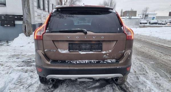 Brūns Volvo XC60 2010 Marijampole, ar dzinēja tilpumu 2.40 L un nobraukumu 350 tūkst. km par 6700 €, foto 5 vietnē AUTOMOTO.COM.LV