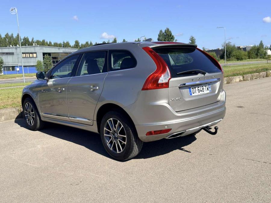 Brown Volvo XC60 2015 in Panevezys, with an engine capacity of 2.40 L and mileage of 174 thousand km for 12990 €, photo 8 on AUTOMOTO.COM.LV