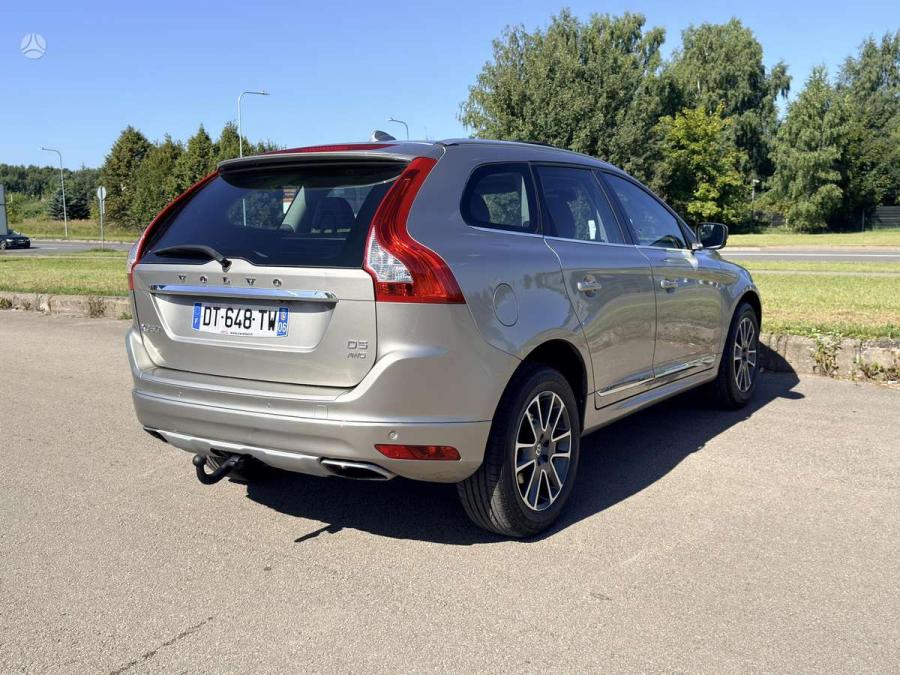 Brown Volvo XC60 2015 in Panevezys, with an engine capacity of 2.40 L and mileage of 174 thousand km for 12990 €, photo 9 on AUTOMOTO.COM.LV