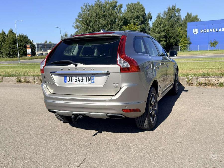 Brown Volvo XC60 2015 in Panevezys, with an engine capacity of 2.40 L and mileage of 174 thousand km for 12990 €, photo 11 on AUTOMOTO.COM.LV
