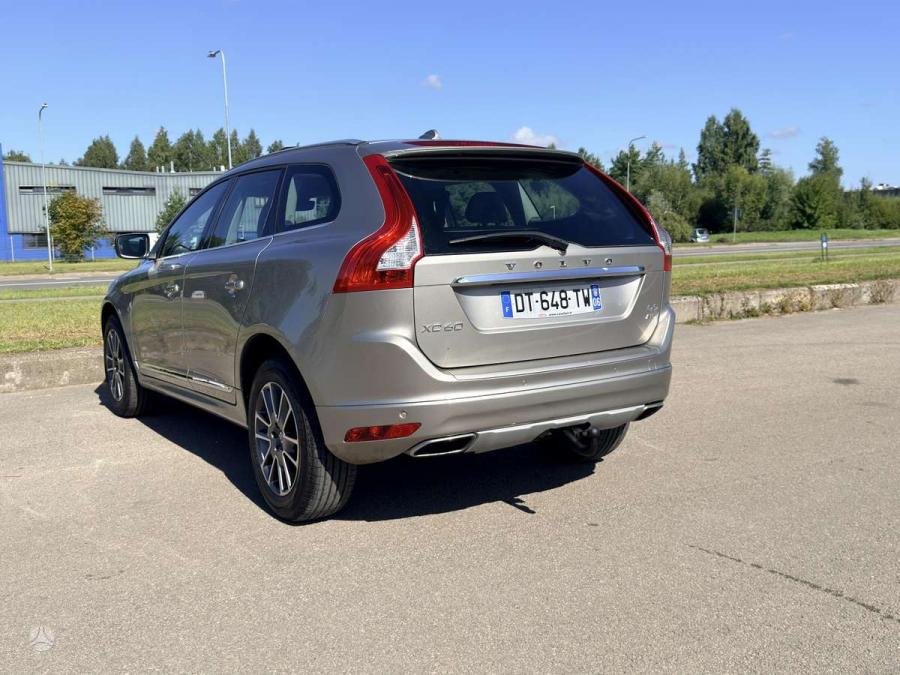 Brown Volvo XC60 2015 in Panevezys, with an engine capacity of 2.40 L and mileage of 174 thousand km for 12990 €, photo 12 on AUTOMOTO.COM.LV