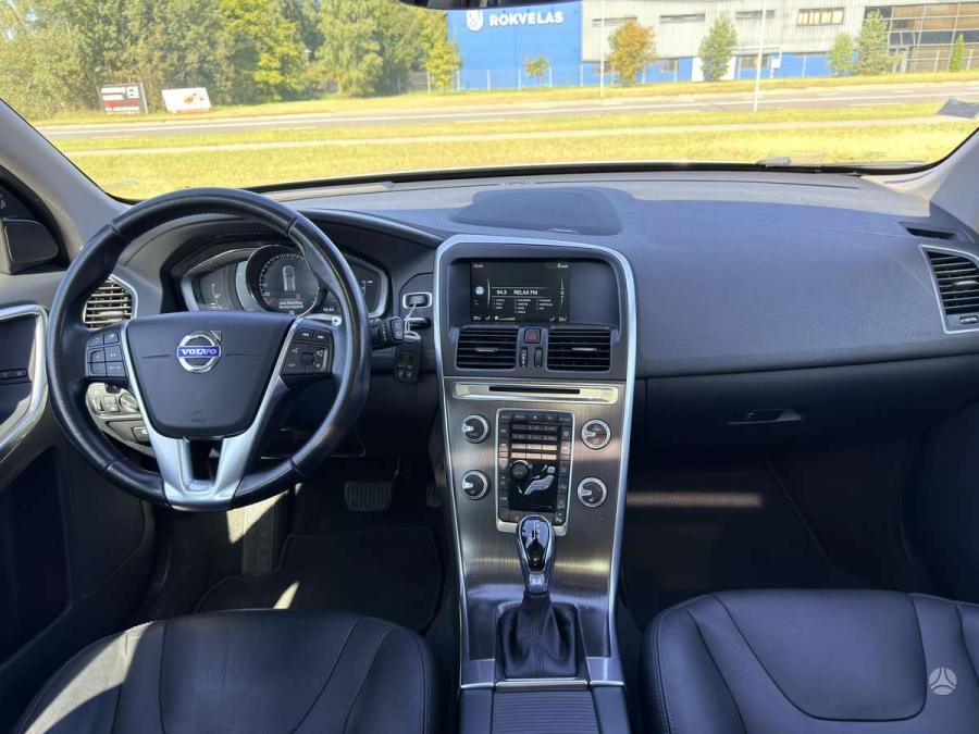 Brown Volvo XC60 2015 in Panevezys, with an engine capacity of 2.40 L and mileage of 174 thousand km for 12990 €, photo 15 on AUTOMOTO.COM.LV