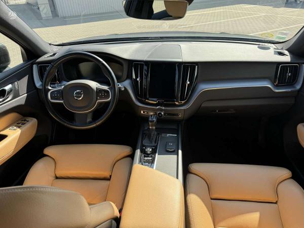 Brown Volvo XC60 2020 in Taurage, with an engine capacity of 1.97 L and mileage of 240 thousand km for 16850 €, photo 9 on AUTOMOTO.COM.LV