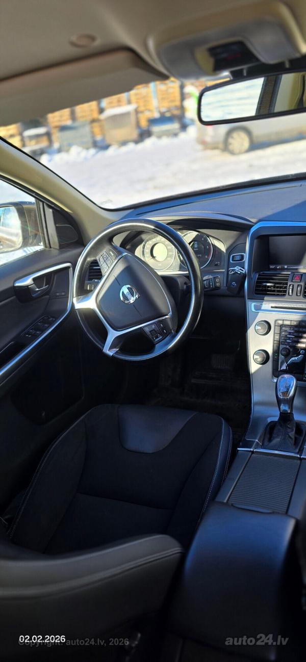Brūns Volvo XC60 2013 Tallina, ar dzinēja tilpumu 2.40 L un nobraukumu 330 tūkst. km par 11000 €, foto 11 vietnē AUTOMOTO.COM.LV