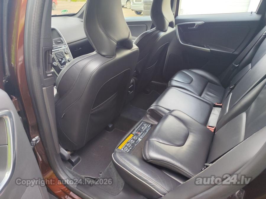 Brūns Volvo XC60 2013 Paide, ar dzinēja tilpumu 2.00 L un nobraukumu 204 tūkst. km par 12990 €, foto 21 vietnē AUTOMOTO.COM.LV