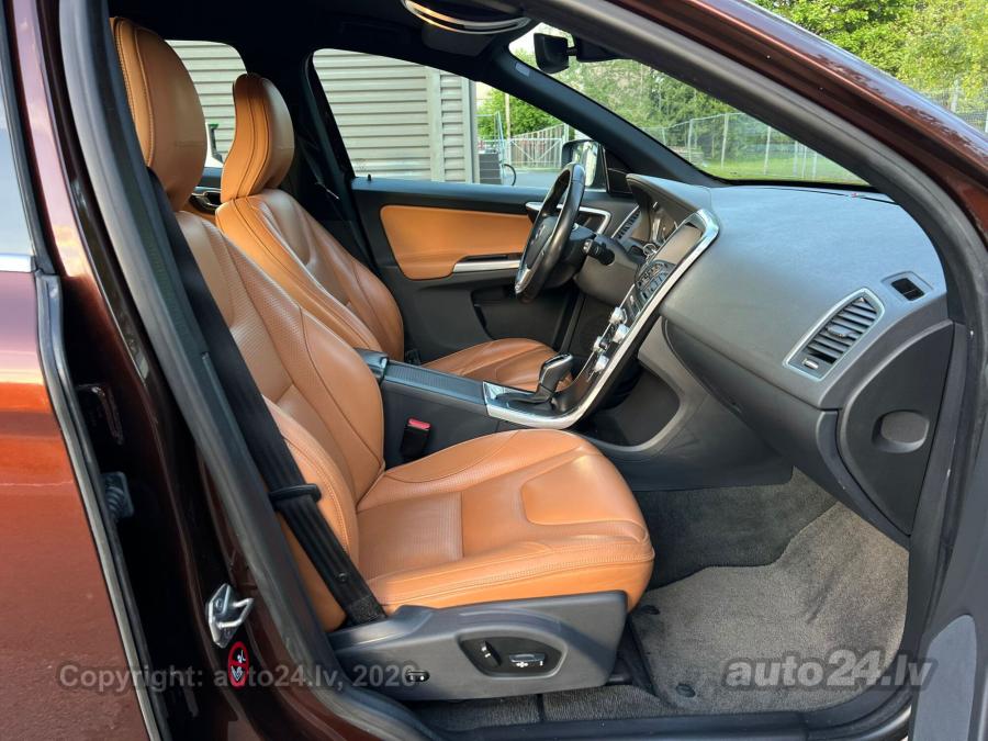 Brown Volvo XC60 2016 in Parnu, with an engine capacity of 2.00 L and mileage of 113 thousand km for 16900 €, photo 8 on AUTOMOTO.COM.LV