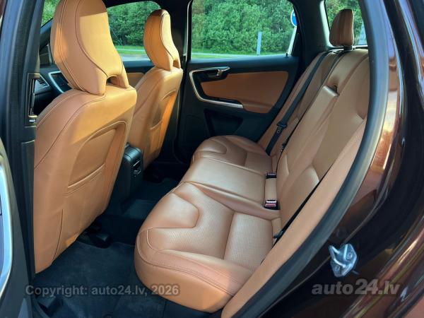 Brown Volvo XC60 2016 in Parnu, with an engine capacity of 2.00 L and mileage of 113 thousand km for 16900 €, photo 8 on AUTOMOTO.COM.LV