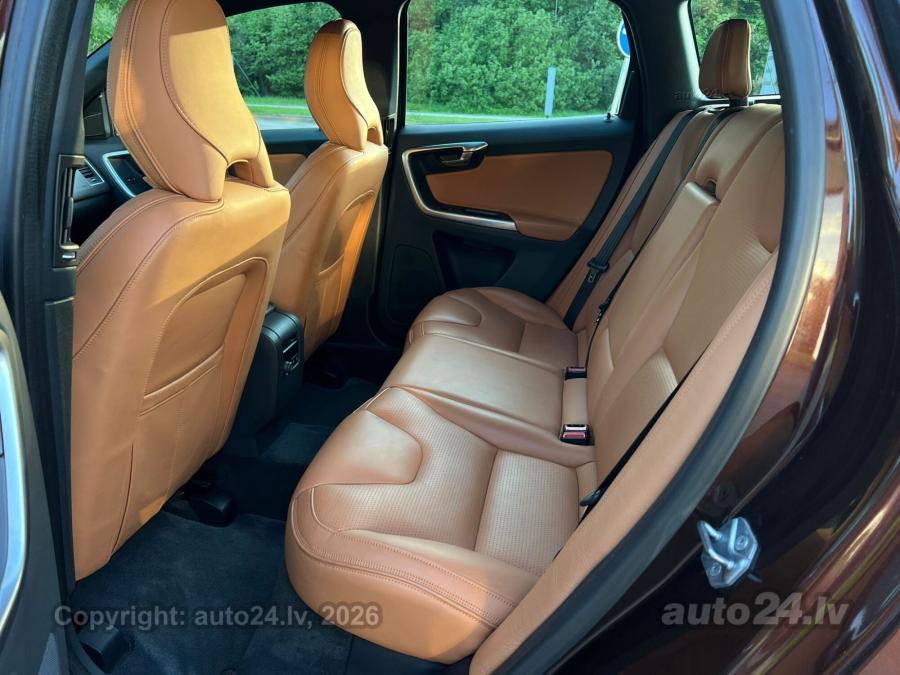Brown Volvo XC60 2016 in Parnu, with an engine capacity of 2.00 L and mileage of 113 thousand km for 16900 €, photo 9 on AUTOMOTO.COM.LV