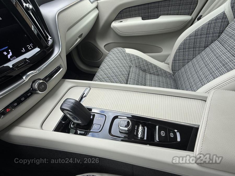 Brown Volvo XC60 2021 in Parnu, with an engine capacity of 2.00 L and mileage of 46 thousand km for 34000 €, photo 17 on AUTOMOTO.COM.LV