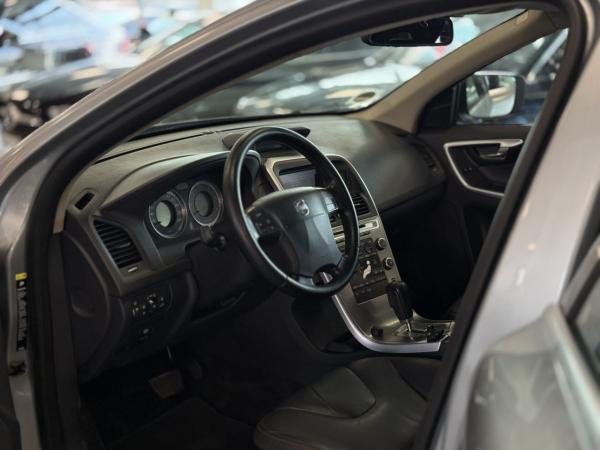 Volvo XC60 2008 in Klaipeda, with an engine capacity of 2.40 L and mileage of 252 thousand km for 9950 €, photo 3 on AUTOMOTO.COM.LV