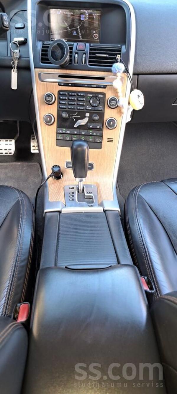 Volvo XC60 2008 in Valka, with an engine capacity of 2.40 L and mileage of 275 thousand km for 9500 €, photo 8 on AUTOMOTO.COM.LV