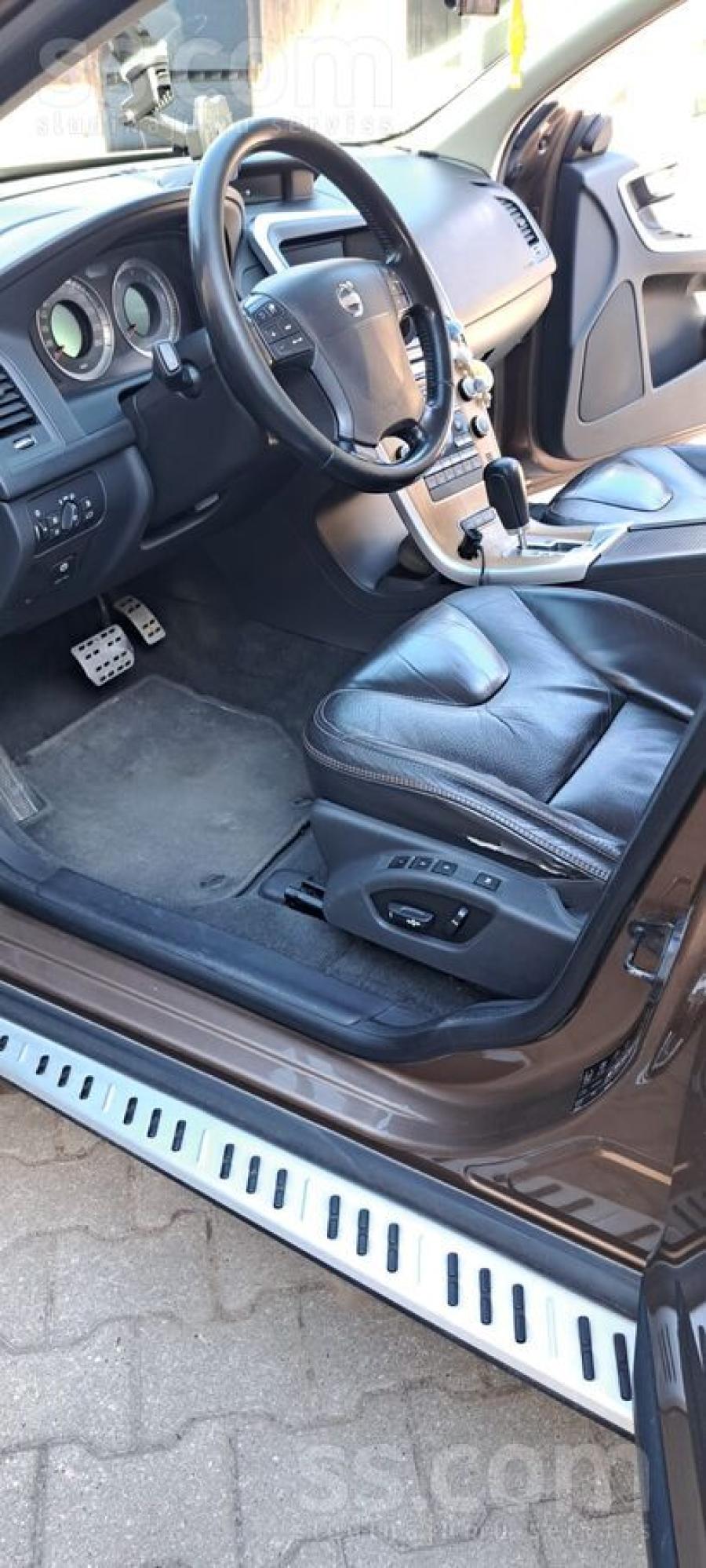 Volvo XC60 2008 in Valka, with an engine capacity of 2.40 L and mileage of 275 thousand km for 9500 €, photo 15 on AUTOMOTO.COM.LV