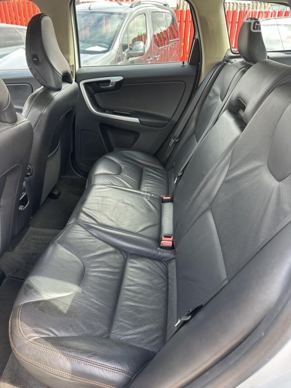 Volvo XC60 2008 in Pabrade, with an engine capacity of 2.40 L and mileage of 290 thousand km for 7950 €, photo 9 on AUTOMOTO.COM.LV