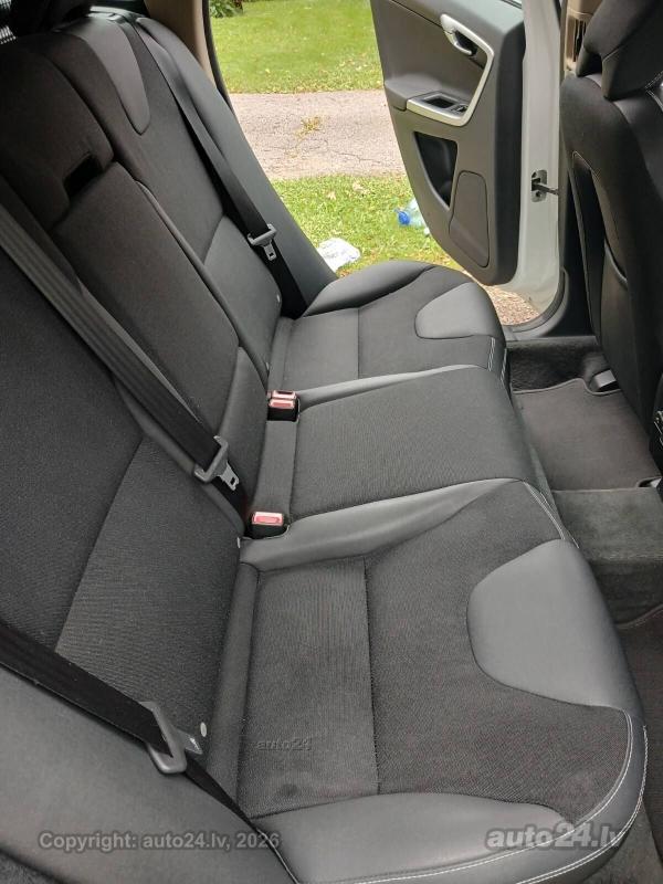 Volvo XC60 2008 in Tallinn, with an engine capacity of 2.40 L and mileage of 250 thousand km for 5500 €, photo 3 on AUTOMOTO.COM.LV