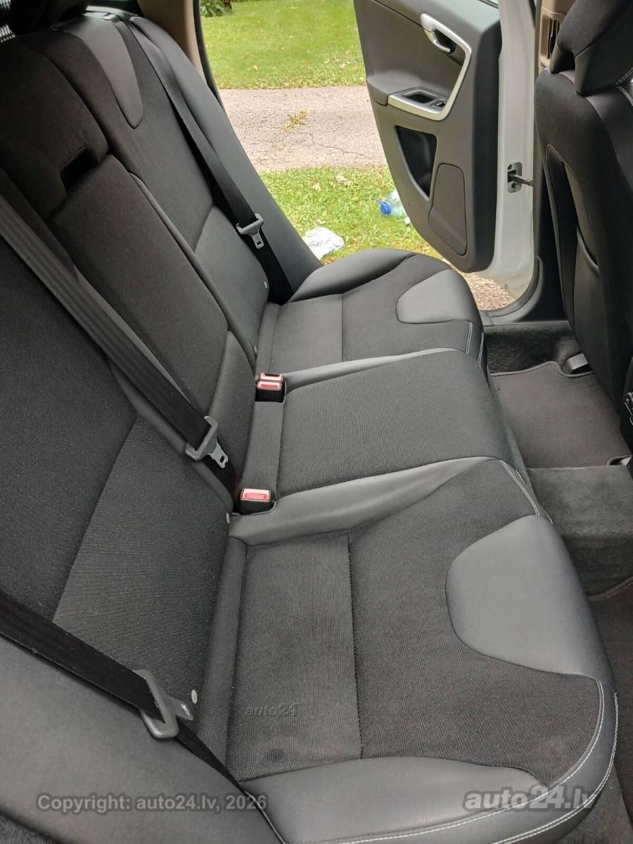 Volvo XC60 2008 in Tallinn, with an engine capacity of 2.40 L and mileage of 250 thousand km for 5500 €, photo 3 on AUTOMOTO.COM.LV