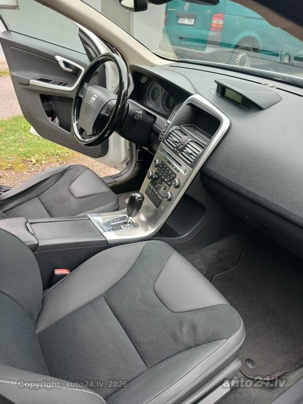 Volvo XC60 2008 in Tallinn, with an engine capacity of 2.40 L and mileage of 250 thousand km for 5500 €, photo 4 on AUTOMOTO.COM.LV