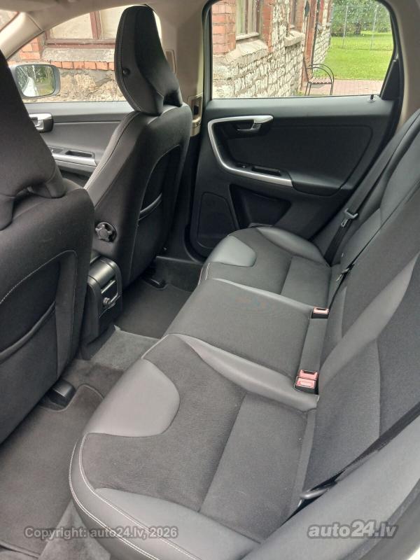 Volvo XC60 2008 in Tallinn, with an engine capacity of 2.40 L and mileage of 250 thousand km for 5500 €, photo 6 on AUTOMOTO.COM.LV