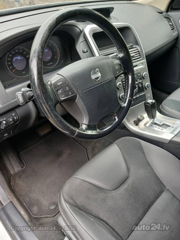 Volvo XC60 2008 in Tallinn, with an engine capacity of 2.40 L and mileage of 250 thousand km for 5500 €, photo 7 on AUTOMOTO.COM.LV